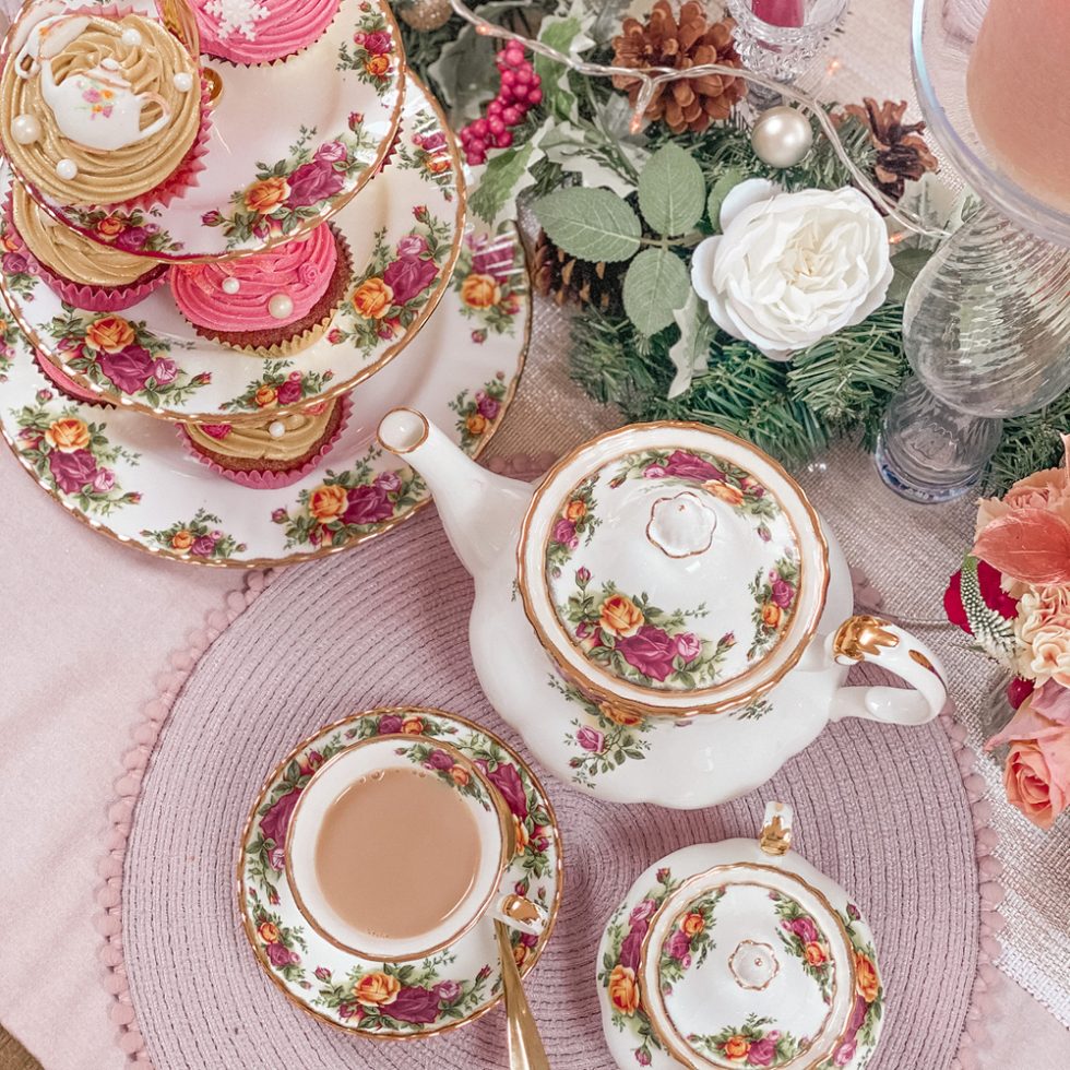 GUIDE TO SETTING THE PERFECT CHRISTMAS DESSERT TABLE | The Royal Albert ...